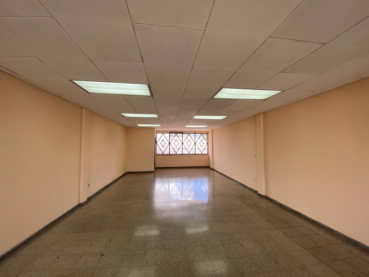 Local en Centro Comercial de Santa Tecla - El Agente Immobiliario