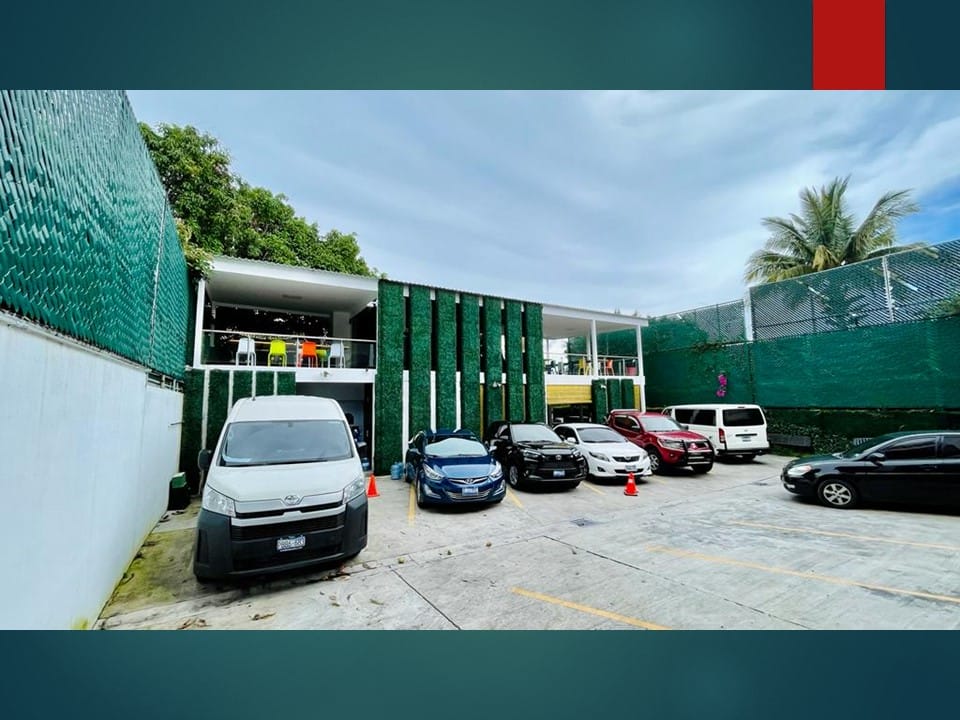 Edificio con mobiliario ideal para Call Center en Parte alta de Col ...