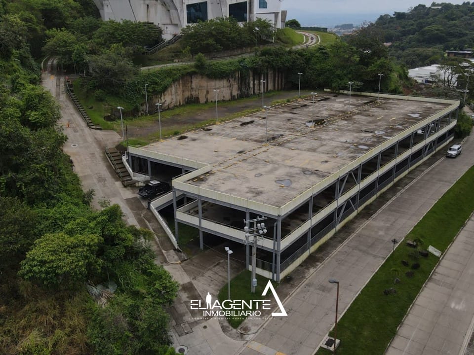 Edificio únicamente para parqueos en ALQUILER - El Agente Immobiliario